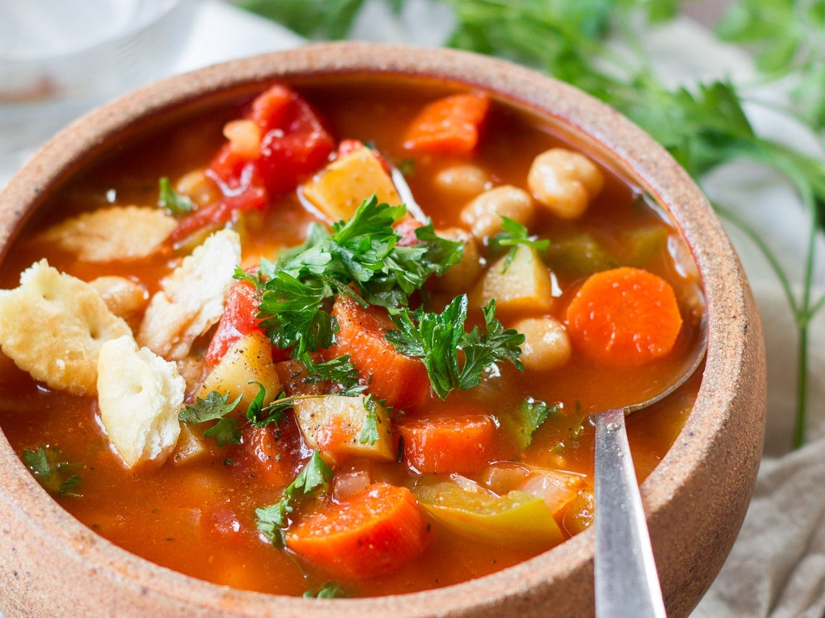 Manhattan Chickpea Chowder - Connoisseurus Veg