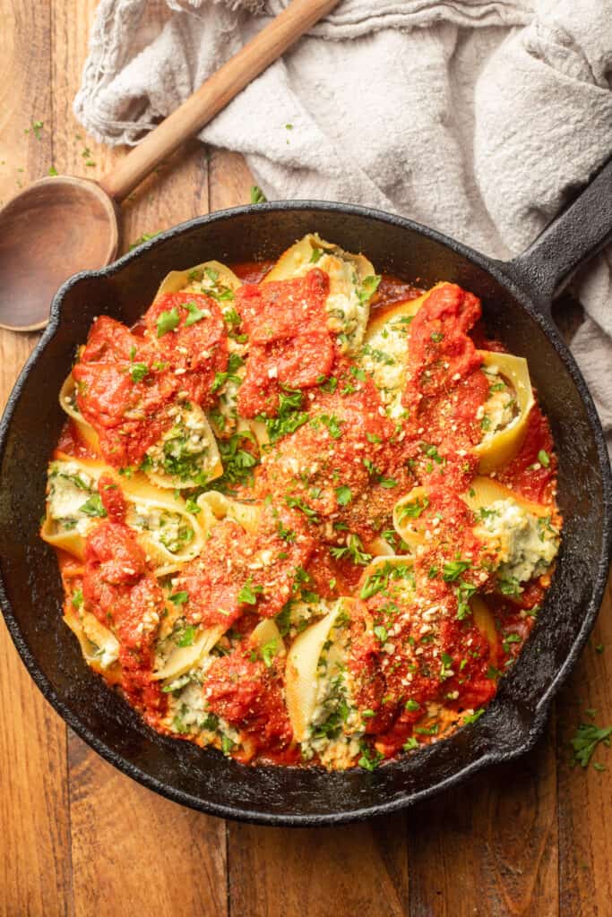 Vegan Stuffed Shells Florentine - Connoisseurus Veg