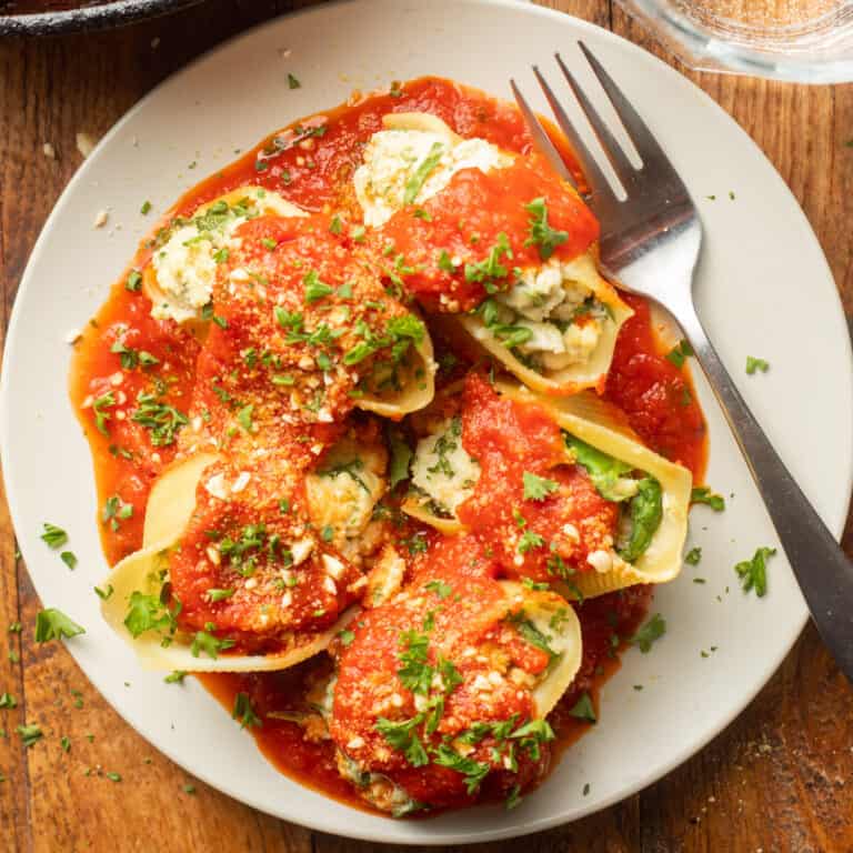 Vegan Stuffed Shells Florentine - Connoisseurus Veg