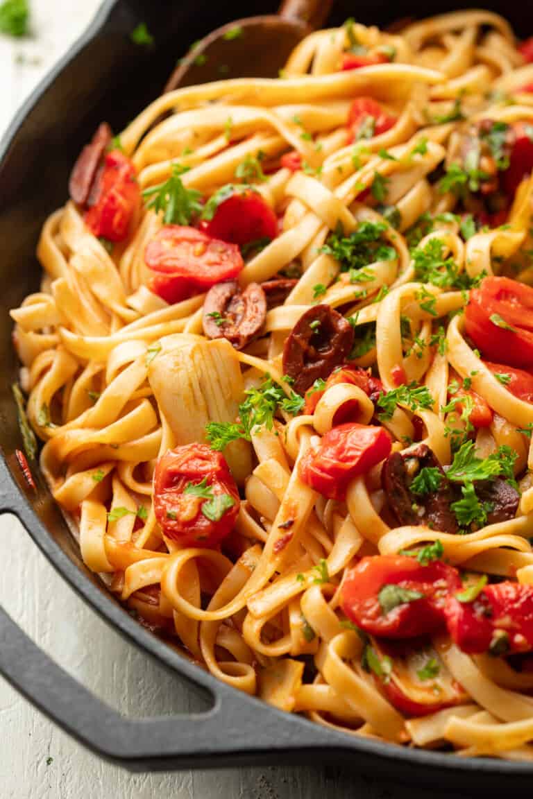 Easy Mediterranean Pasta - Connoisseurus Veg