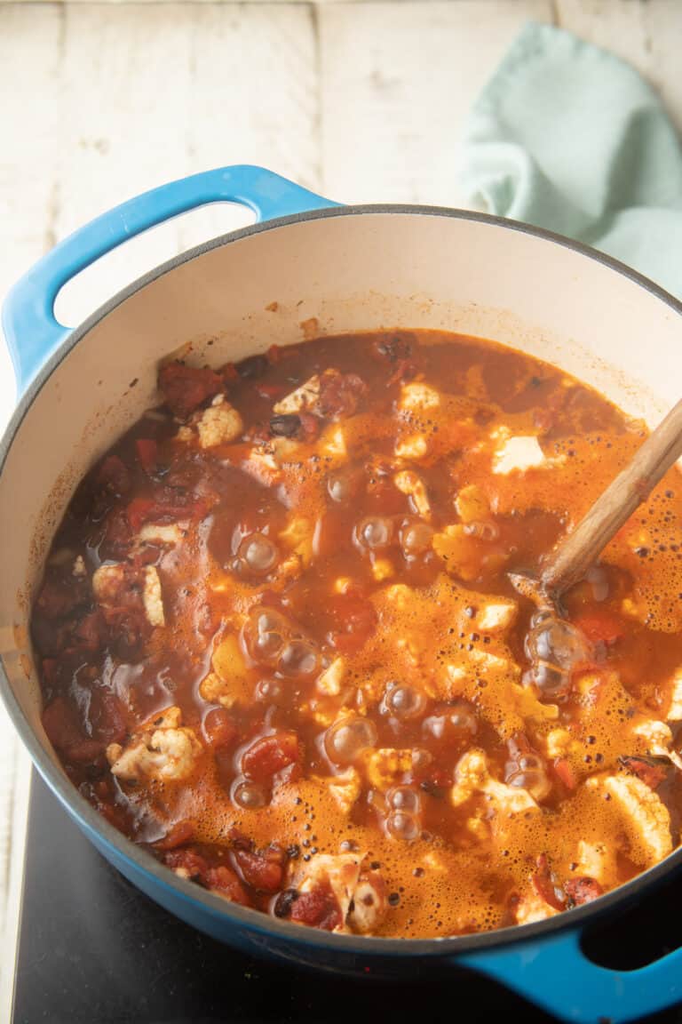 Spicy Cauliflower Chili - Connoisseurus Veg