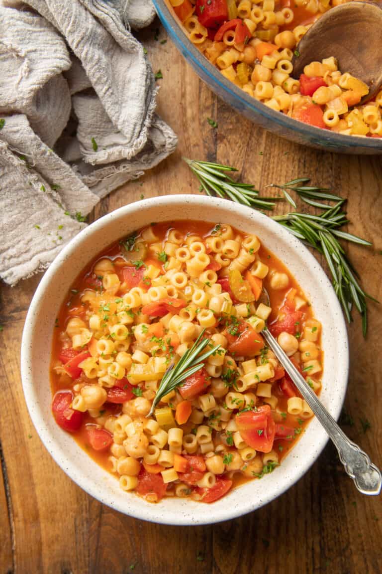 Pasta e Ceci (Italian Pasta & Chickpeas) - Connoisseurus Veg
