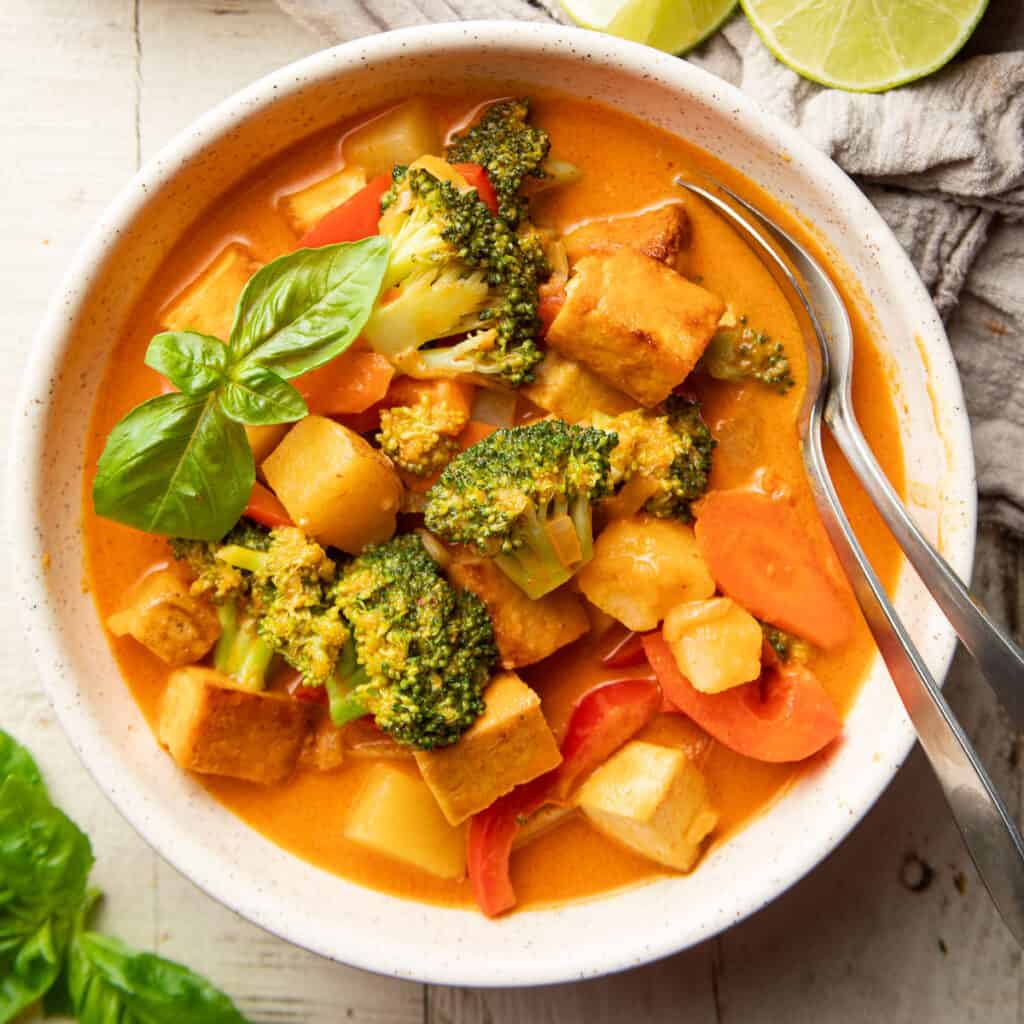 Creamy Kale Curry with Chickpeas (30 Minutes!) - Connoisseurus Veg