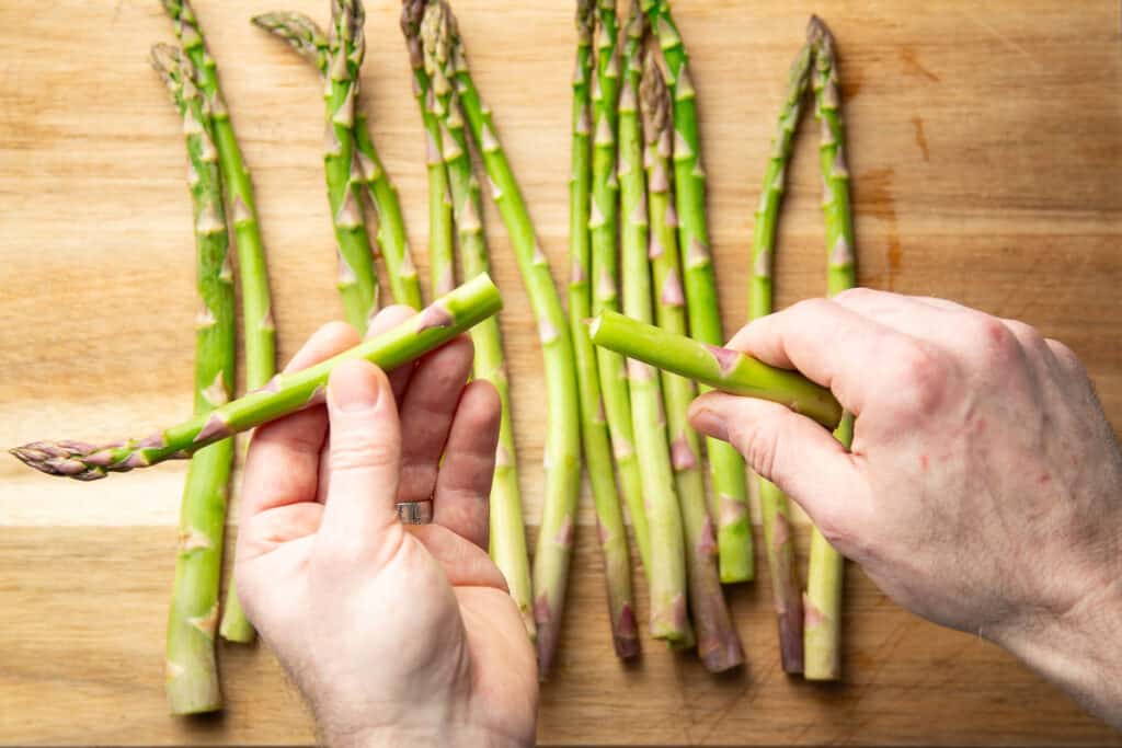How to Trim Asparagus - Connoisseurus Veg