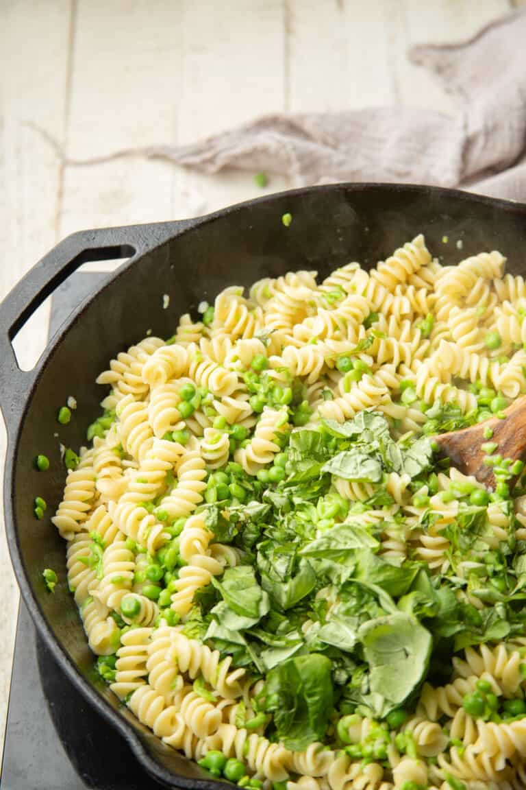 Pasta with Peas & Basil - Connoisseurus Veg