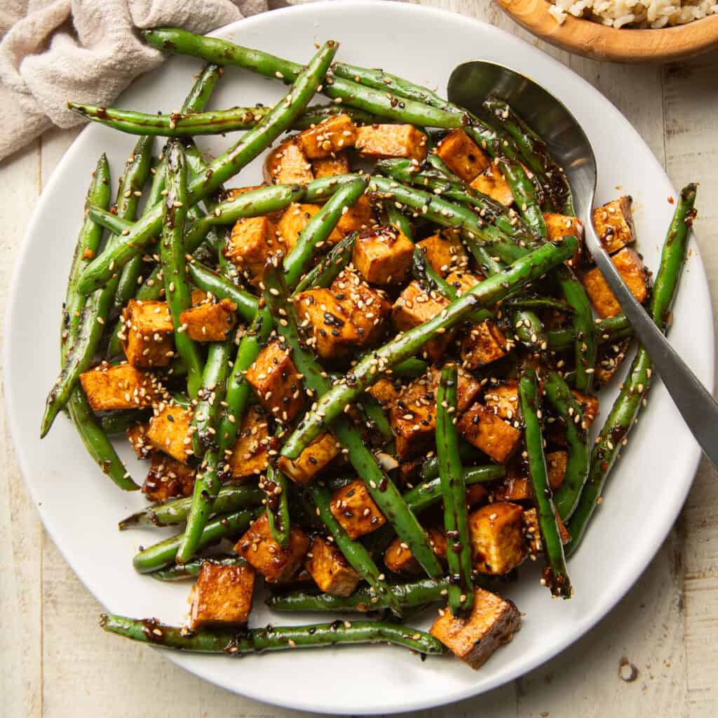 Sesame Garlic Stir-Fried Tofu & Green Beans - Connoisseurus Veg