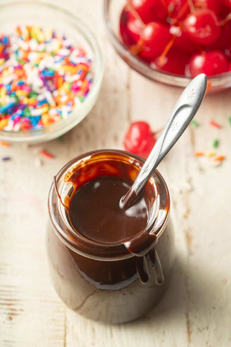 Vegan Hot Fudge Sauce - Connoisseurus Veg
