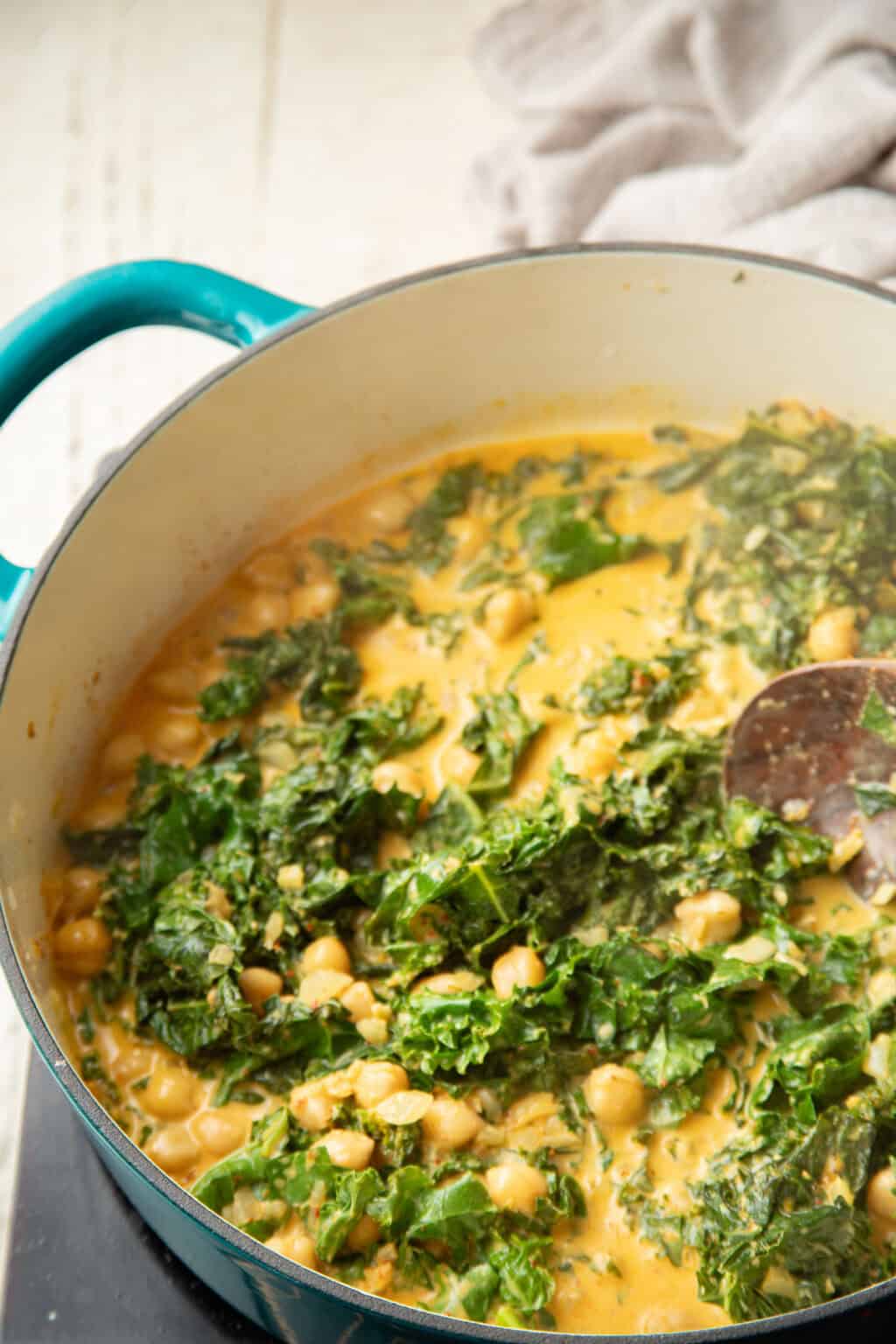 Creamy Kale Curry with Chickpeas (30 Minutes!) - Connoisseurus Veg