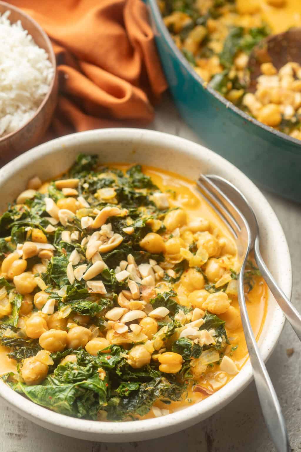 Creamy Kale Curry with Chickpeas (30 Minutes!) - Connoisseurus Veg