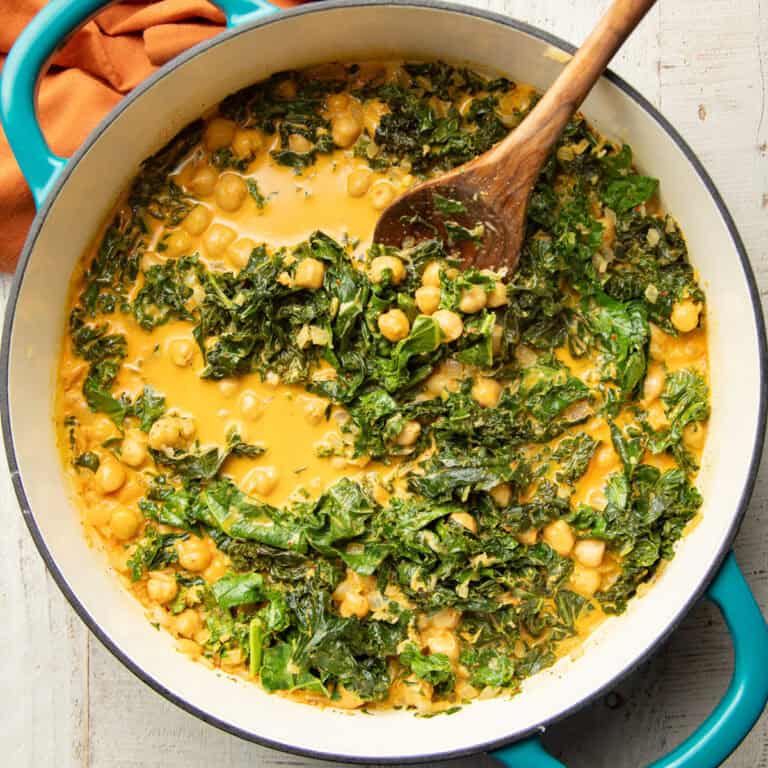 Creamy Kale Curry with Chickpeas (30 Minutes!) - Connoisseurus Veg