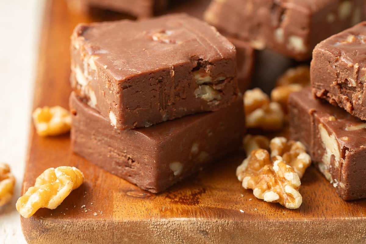 Easy Vegan Fudge - Connoisseurus Veg (Six Ingredients!)