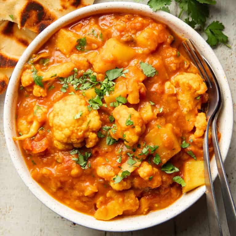 Aloo Gobi (Potato Cauliflower Curry) - Connoisseurus Veg